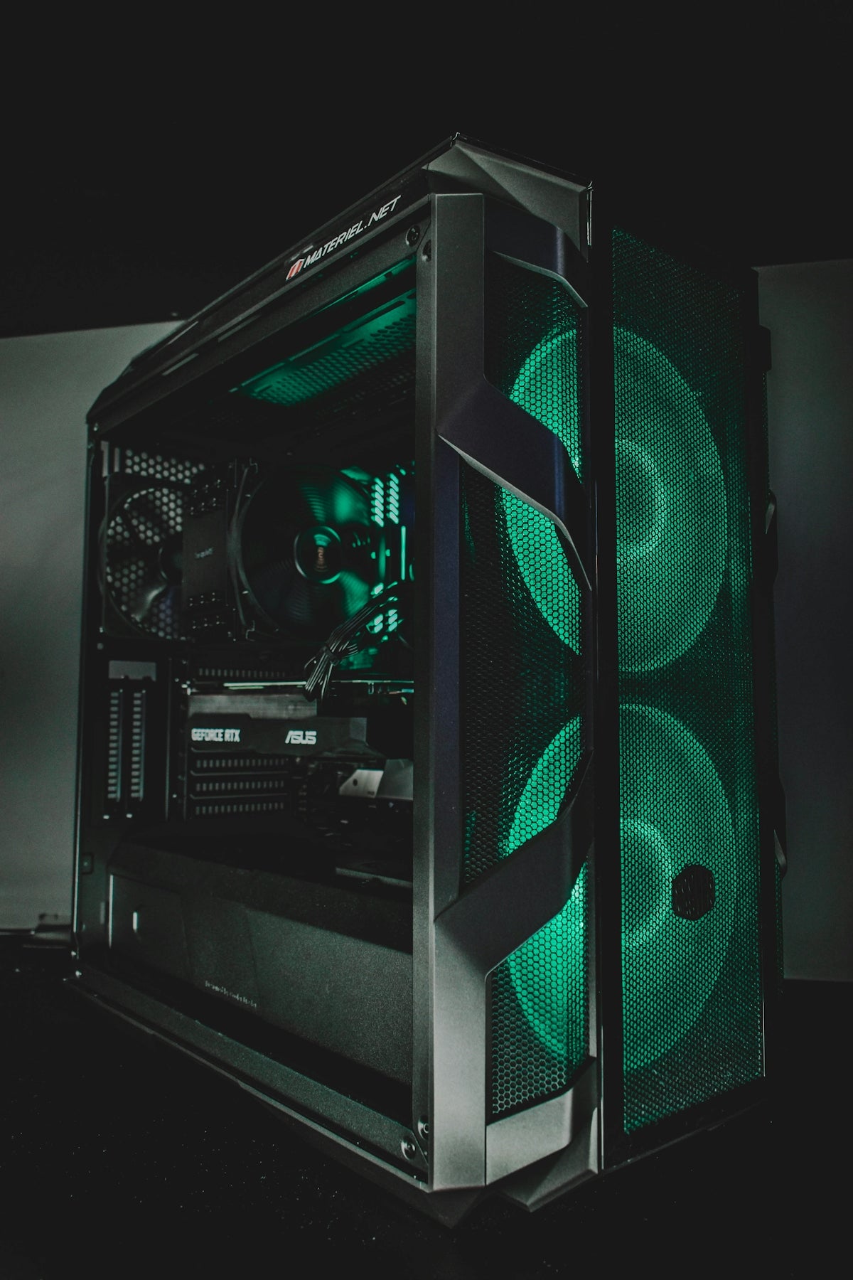 Exploring Unique Benefits of Physical PC Games Over Digital Options ...